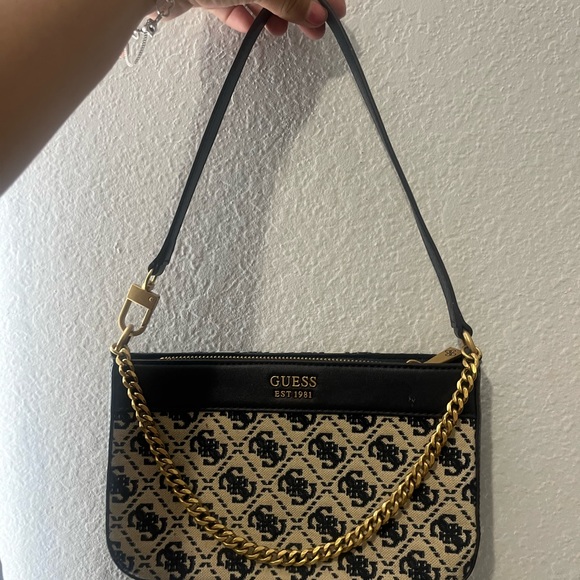 Guess | Bags | Guess Bag Really Cute Only Worn A Few Times Good ...